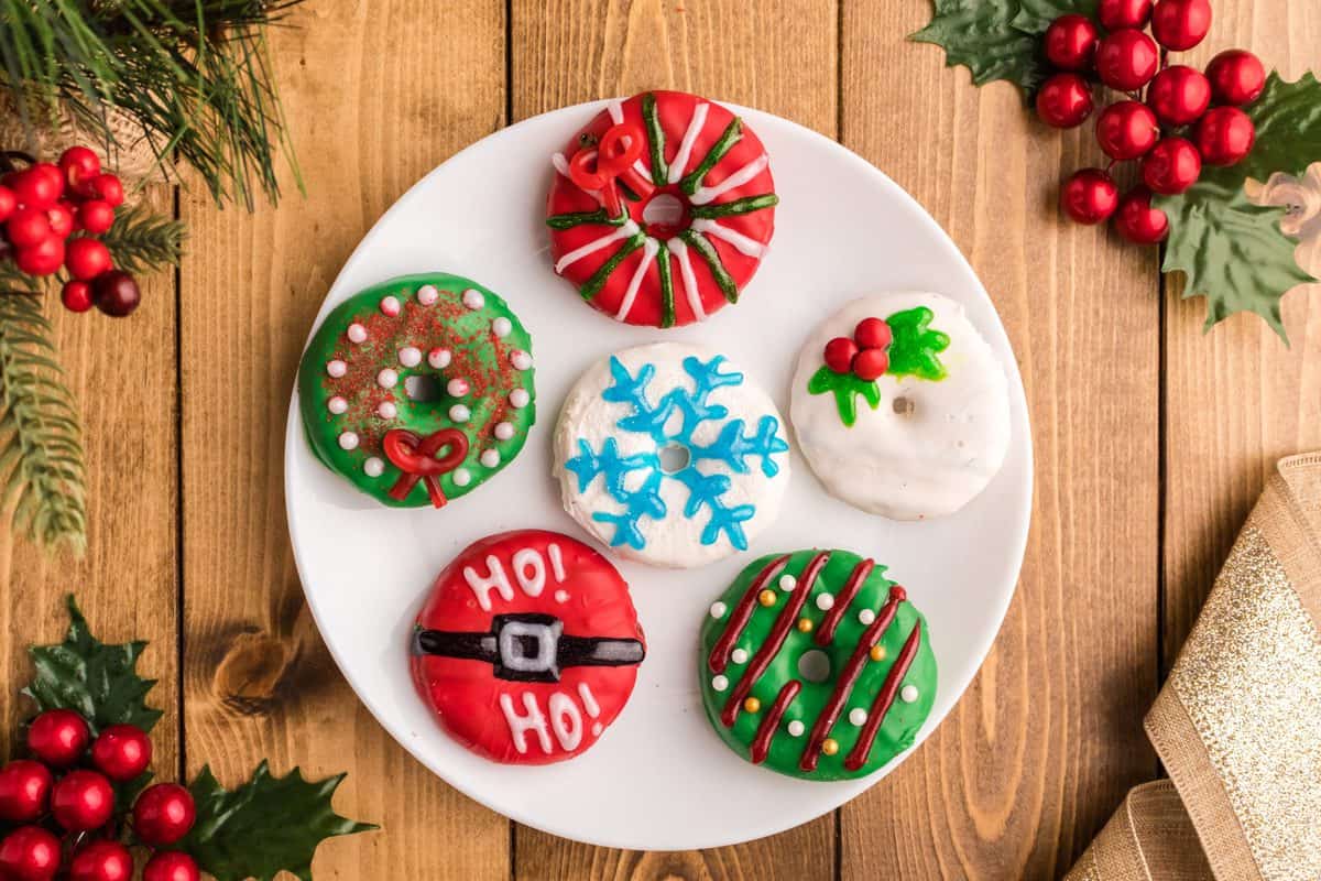 No-Bake Fudge Stripe Christmas Wreath Cookies - The Seaside Baker