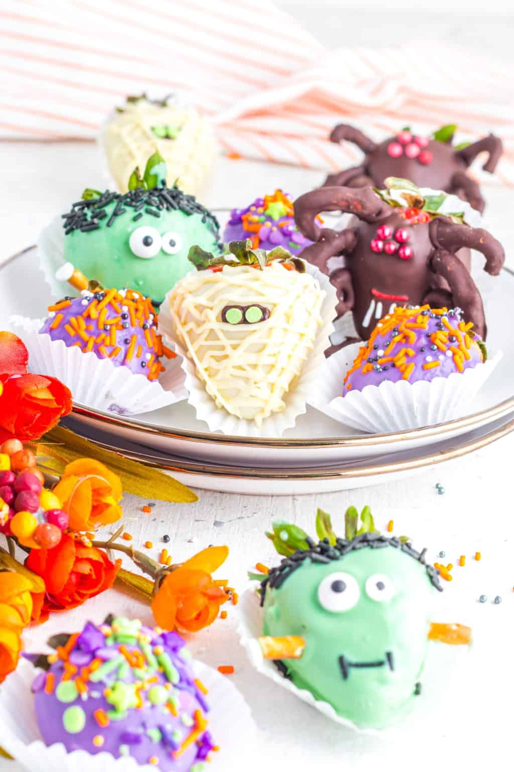 Halloween Chocolate Dipped Strawberries - The Seaside Baker